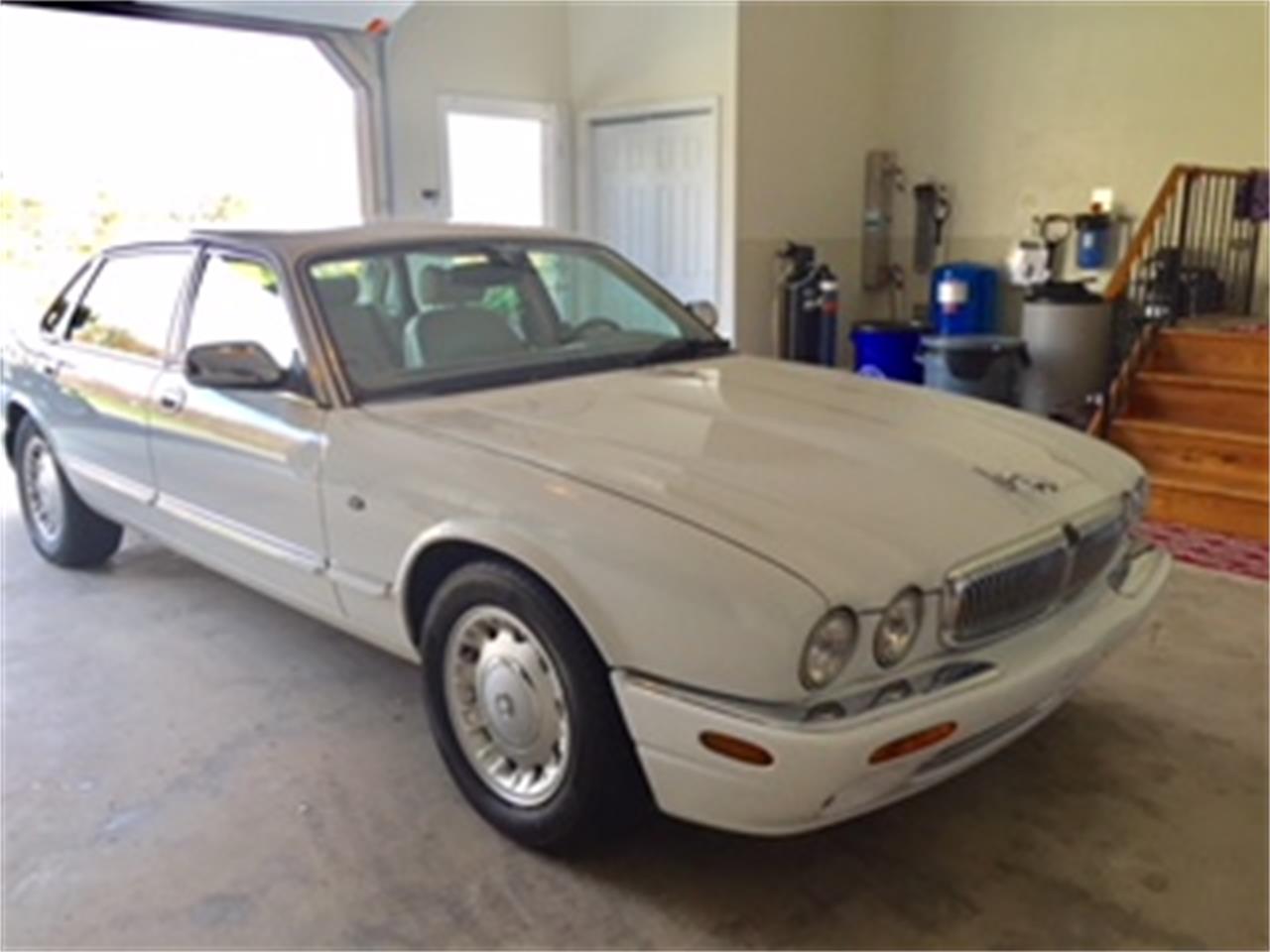 2000 Jaguar XJ8 for Sale | ClassicCars.com | CC-1054307
