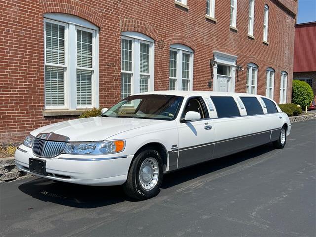 2000 Lincoln Town Car for Sale | ClassicCars.com | CC-1720431