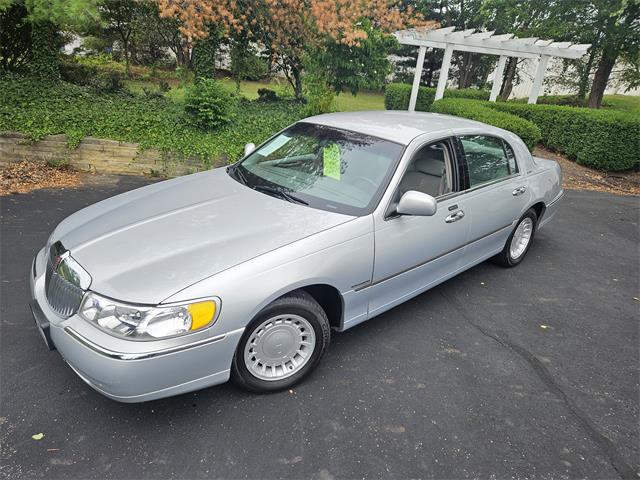 2001 Lincoln Town Car for Sale | ClassicCars.com | CC-1860089