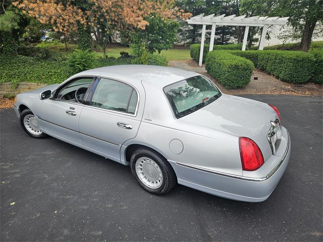 2001 Lincoln Town Car for Sale | ClassicCars.com | CC-1860090