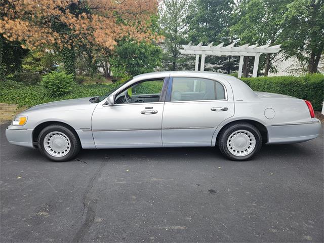 2001 Lincoln Town Car for Sale | ClassicCars.com | CC-1860090