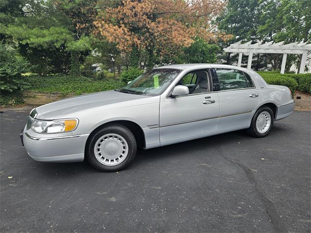 2001 Lincoln Town Car for Sale | ClassicCars.com | CC-1860090