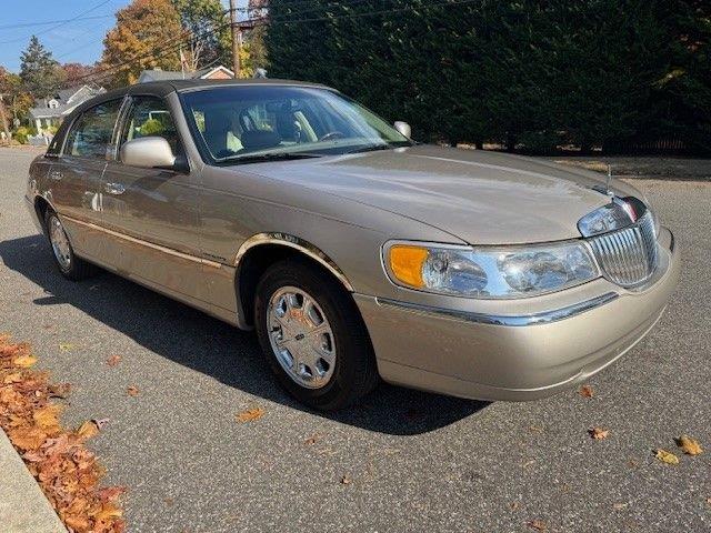 2000 Lincoln Town Car for Sale | ClassicCars.com | CC-1899257
