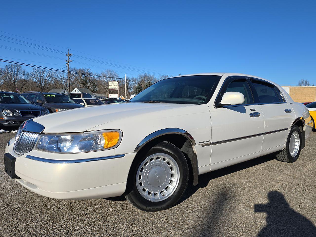 2000 Lincoln Town Car for Sale | ClassicCars.com | CC-1921720